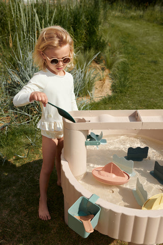 Shop Sepp activity table | sandy multi mix | Liewood bij Poespas